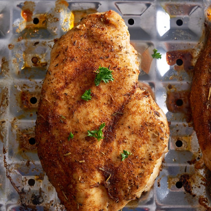 Juicy Broiled Chicken Breast Recipe (How to Broil Chicken in the Oven ...
